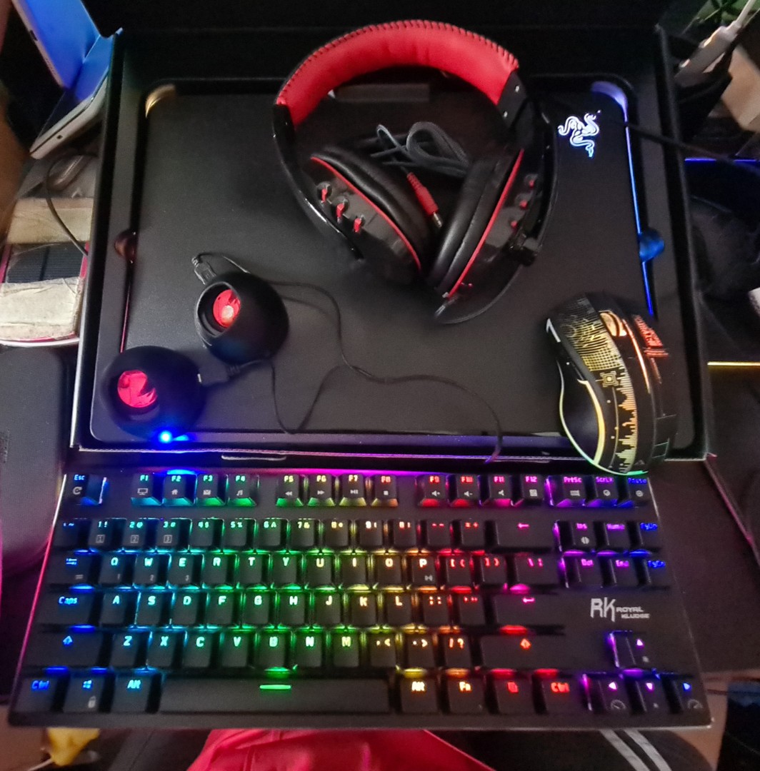 Bundle rgb Wireless mechanical keyboard, wireless gaming mouse, Razer ...