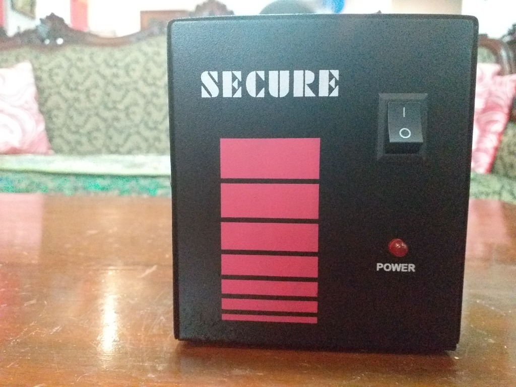 Secure Brand Computer Voltage Regulator (AVR) with 3-220V Outlets ...