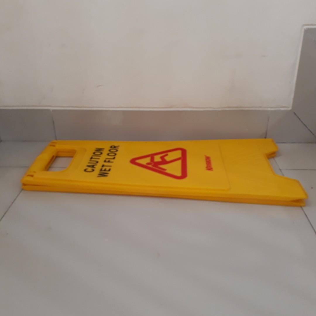 Floor Sign Caution Wet Floor, Barang Yang Dicari di Carousell