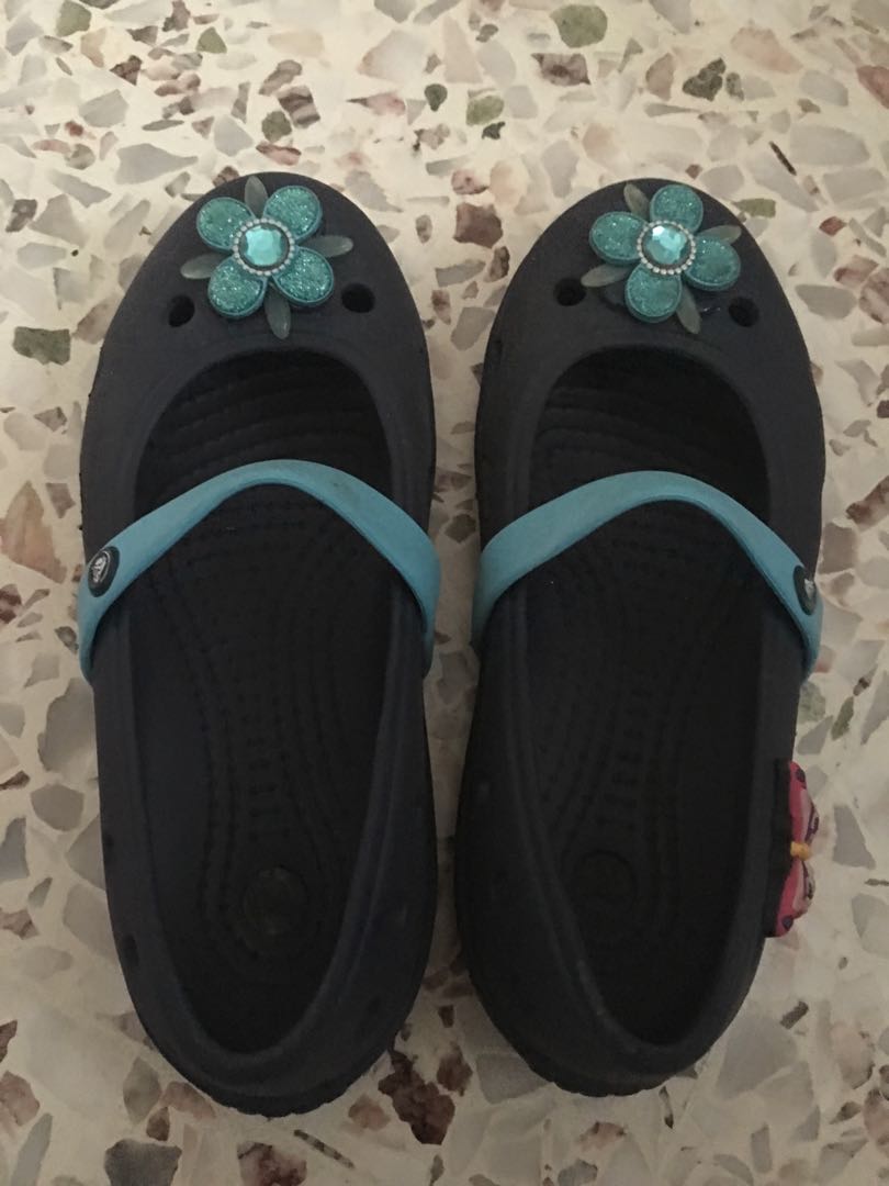 Navy blue girls Crocs, Women's Fashion, Footwear, Flipflops and Slides ...