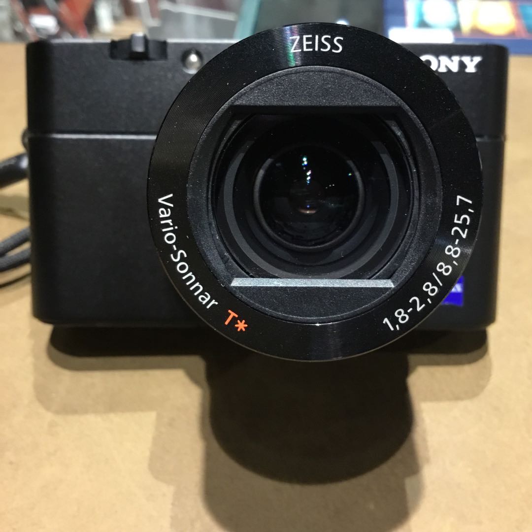 Sony RX100 Mk5, Photography, Cameras on Carousell