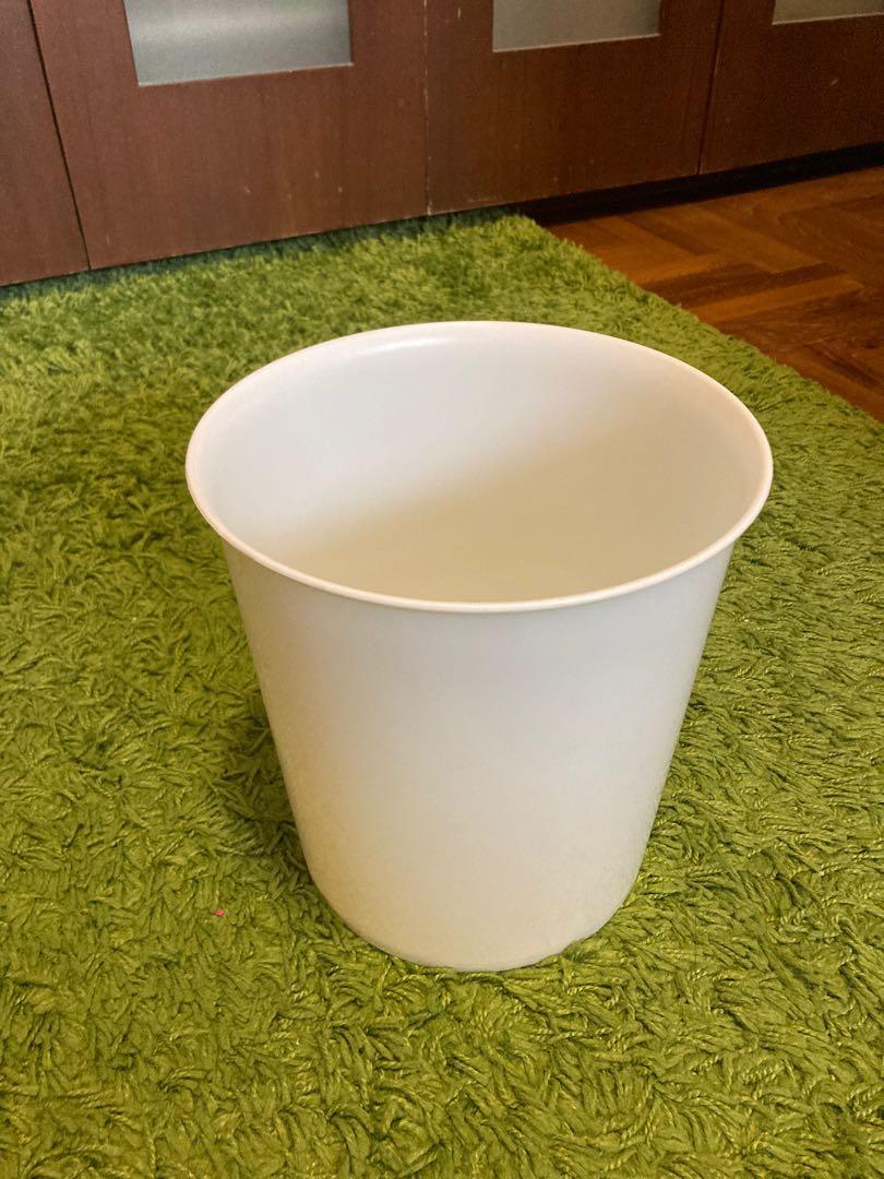 Daiso dust box (19.5x21 cm), Furniture & Home Living, Home Improvement ...