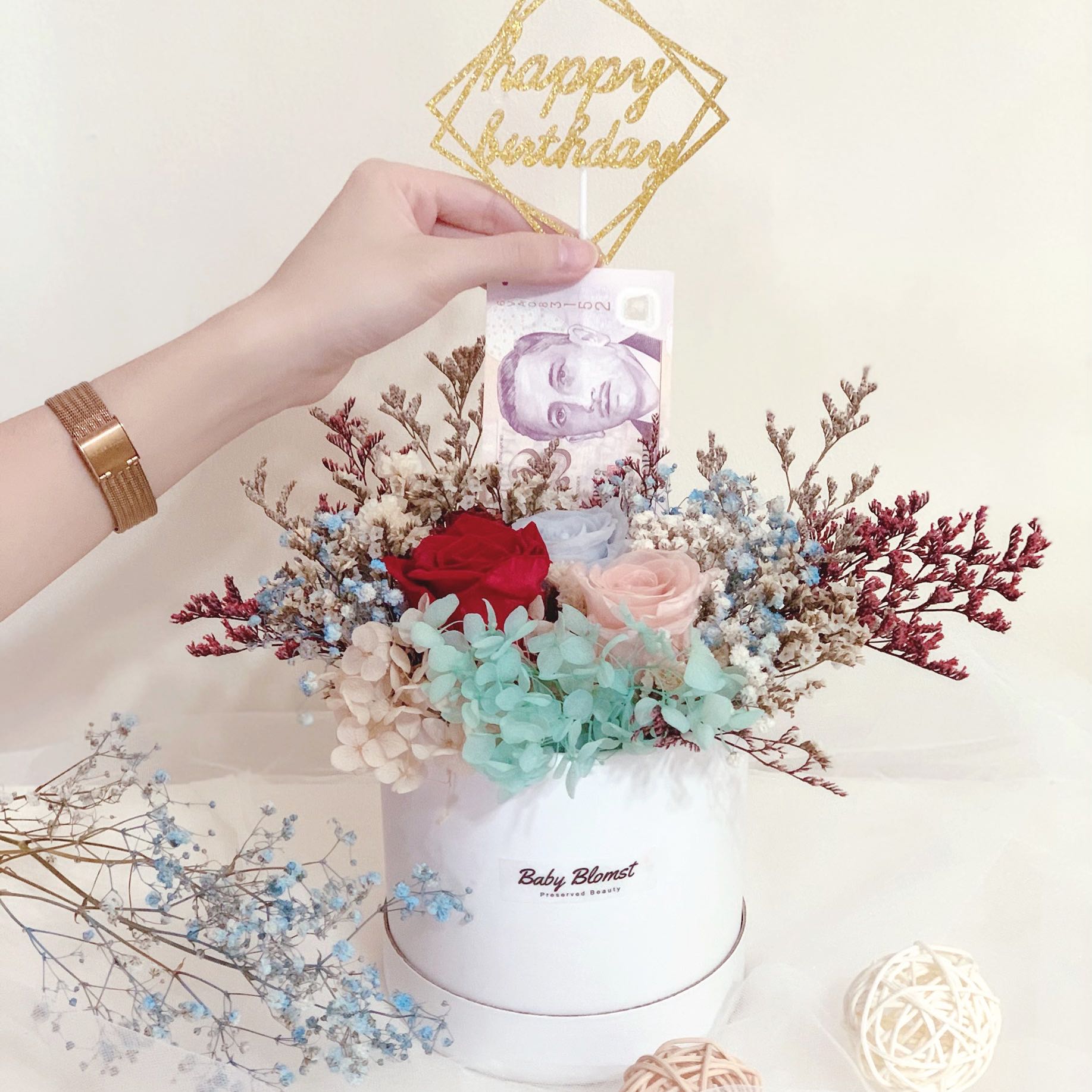 Money pulling bloom box/ Money bouquet/ Hot air balloon bloom box ...