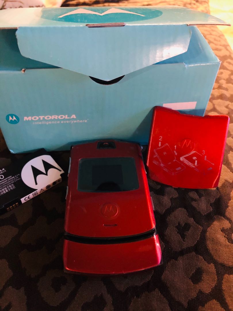 motorola v3 red, Mobile Phones & Gadgets, Walkie-Talkie on Carousell