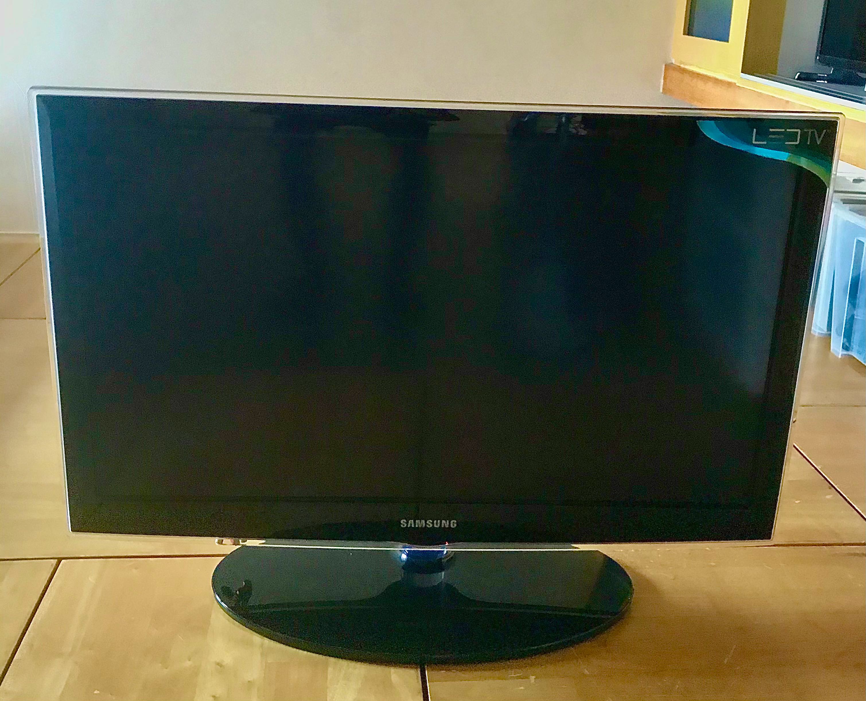 Samsung 32 inches LED TV, TV & Home Appliances, TV & Entertainment, TV ...