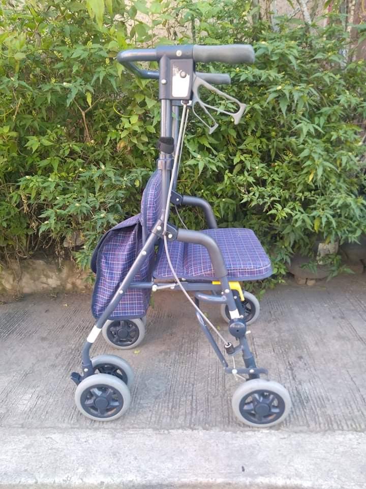 Aluminum Adult Walker 4 wheels with bag, Hobbies & Toys, Travel, Travel ...