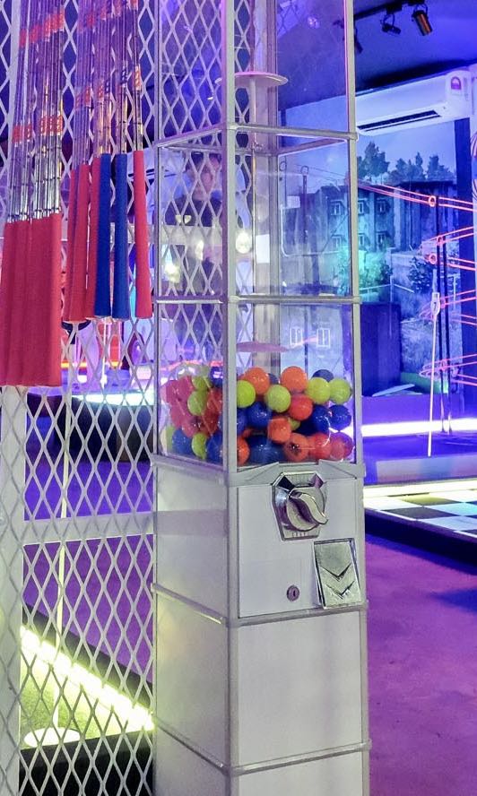 Ball dispenser egg games machine arcade coins event, Hobbies & Toys ...