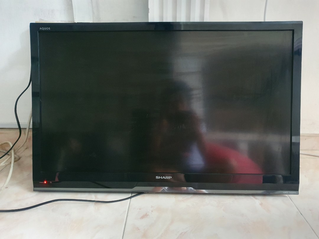 Sharp Aquos 32 inch TV screen with remote control, TV & Home Appliances ...