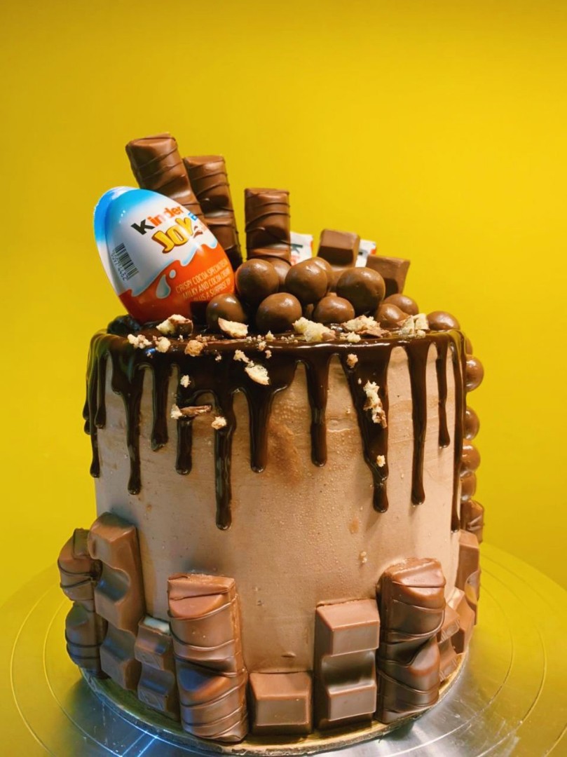 Kinder Cake, Food & Drinks, Homemade Bakes on Carousell