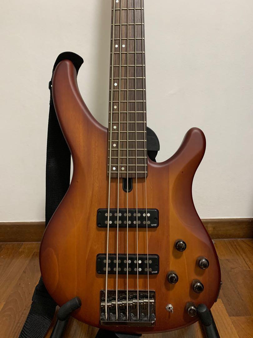 Bajo Yamaha