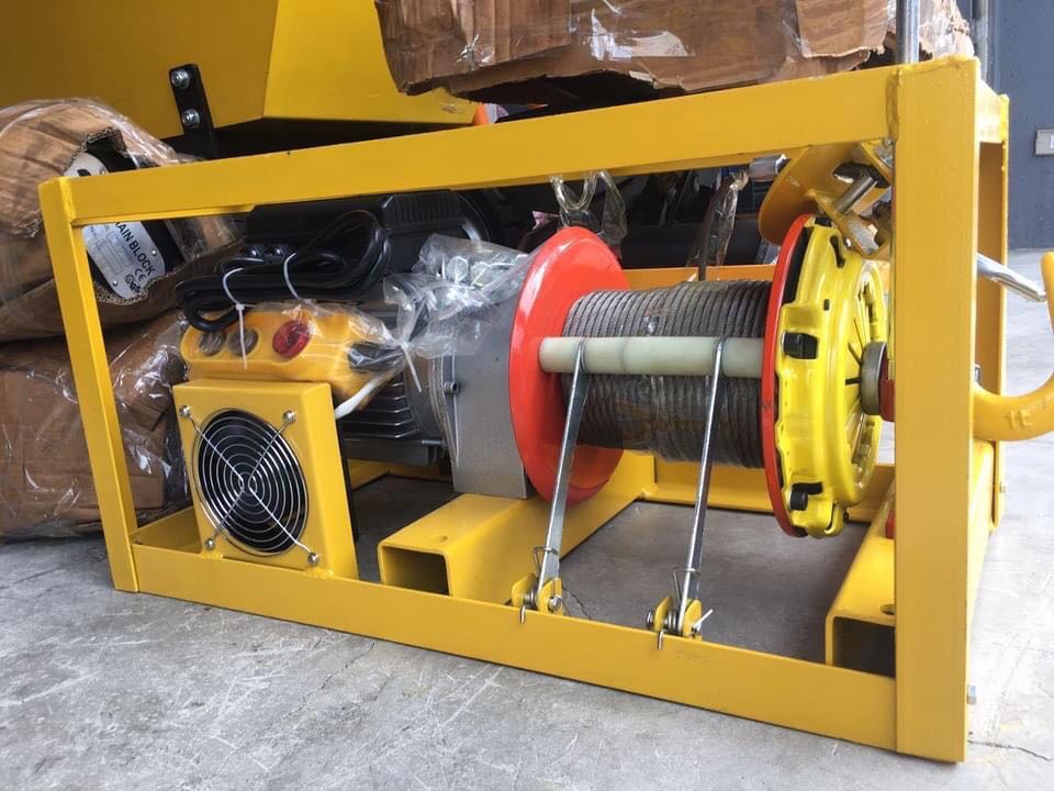 Electric winch metal frame, Commercial & Industrial, Construction Tools ...