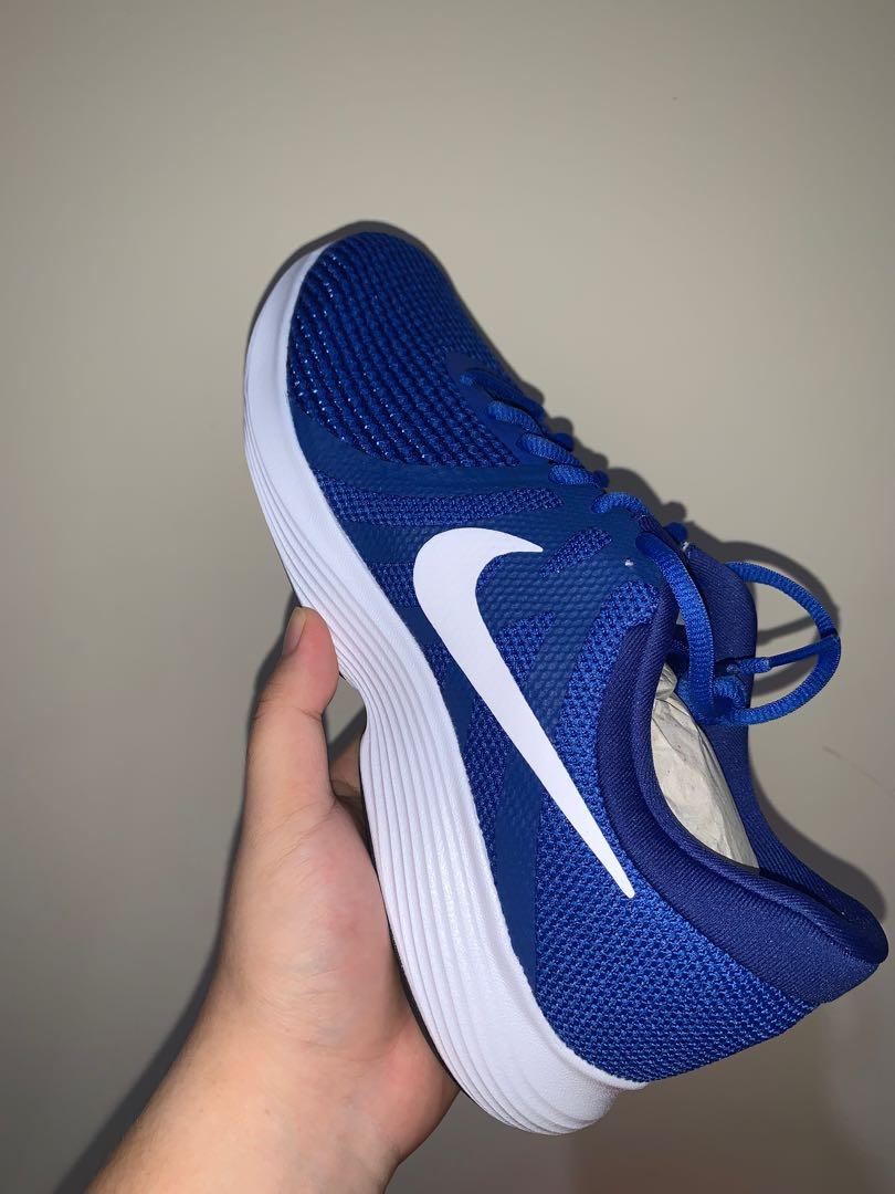 Nike revo 4 original, Fesyen Pria, Sepatu , Sneakers di Carousell