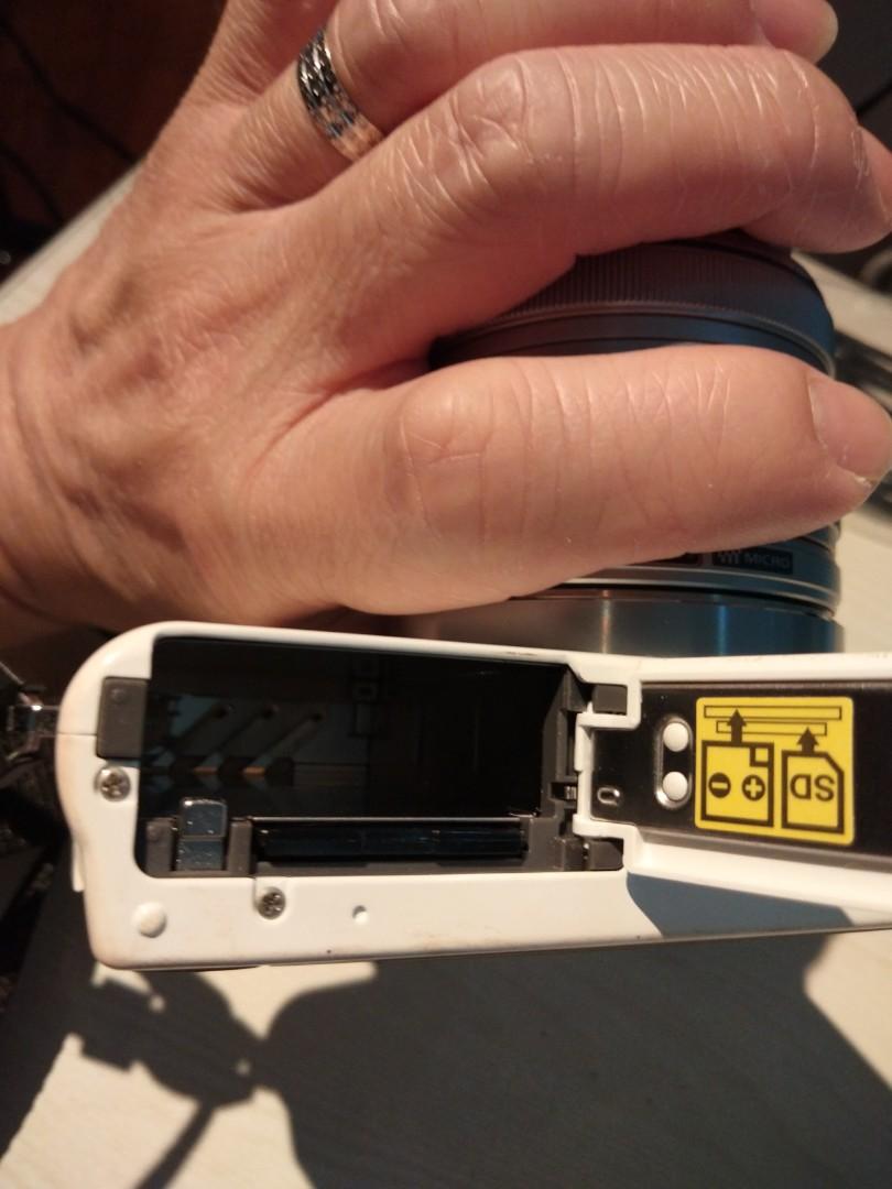 Olympus Pen Mini E-PMI, Photography, Cameras on Carousell