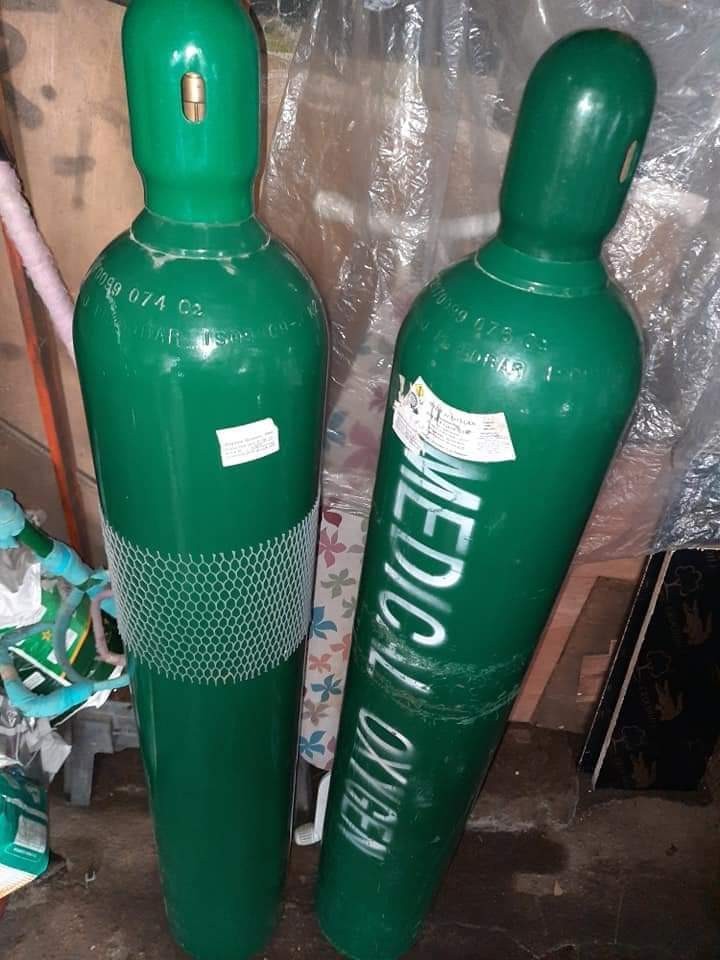 Oxygen tank with regulator, Health & Nutrition, Assistive ...