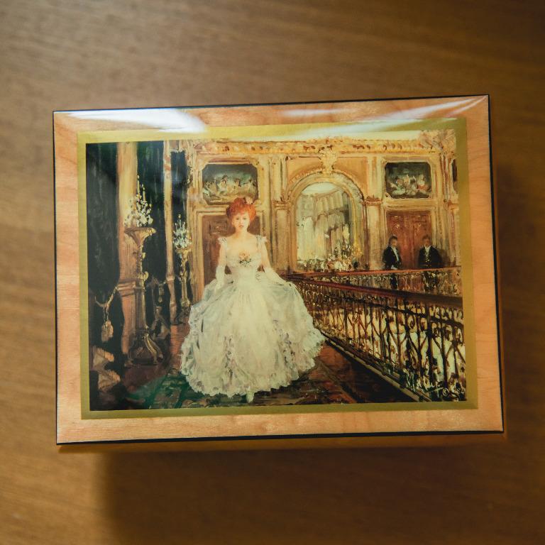 H&G Studios Ercolano music box Alan Maley/Love Story, Hobbies & Toys ...