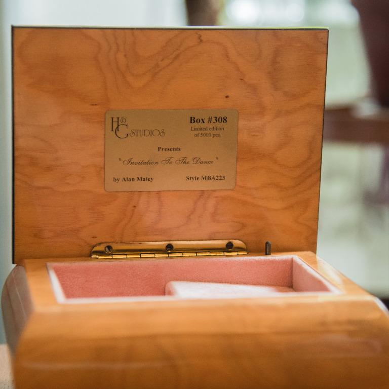H&G Studios Ercolano music box Alan Maley/Love Story, Hobbies & Toys ...