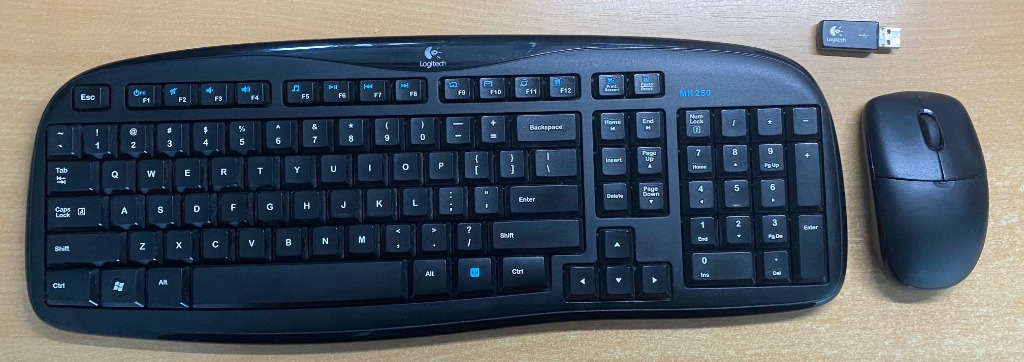 Logitech Wireless Desktop Keyboard And Mouse Mk250 Computers And Tech Parts And Accessories
