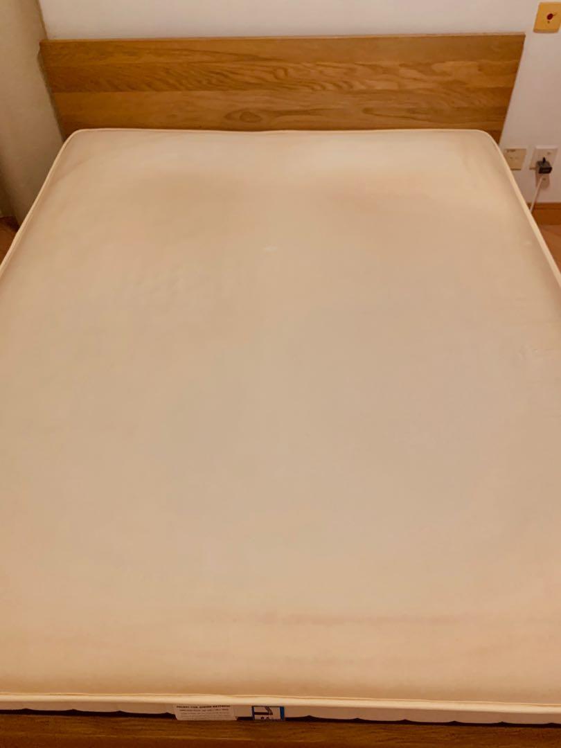 MUJI 橡木雙人床 （急售）, 傢俬＆家居, 傢俬, 床架及床褥 - Carousell