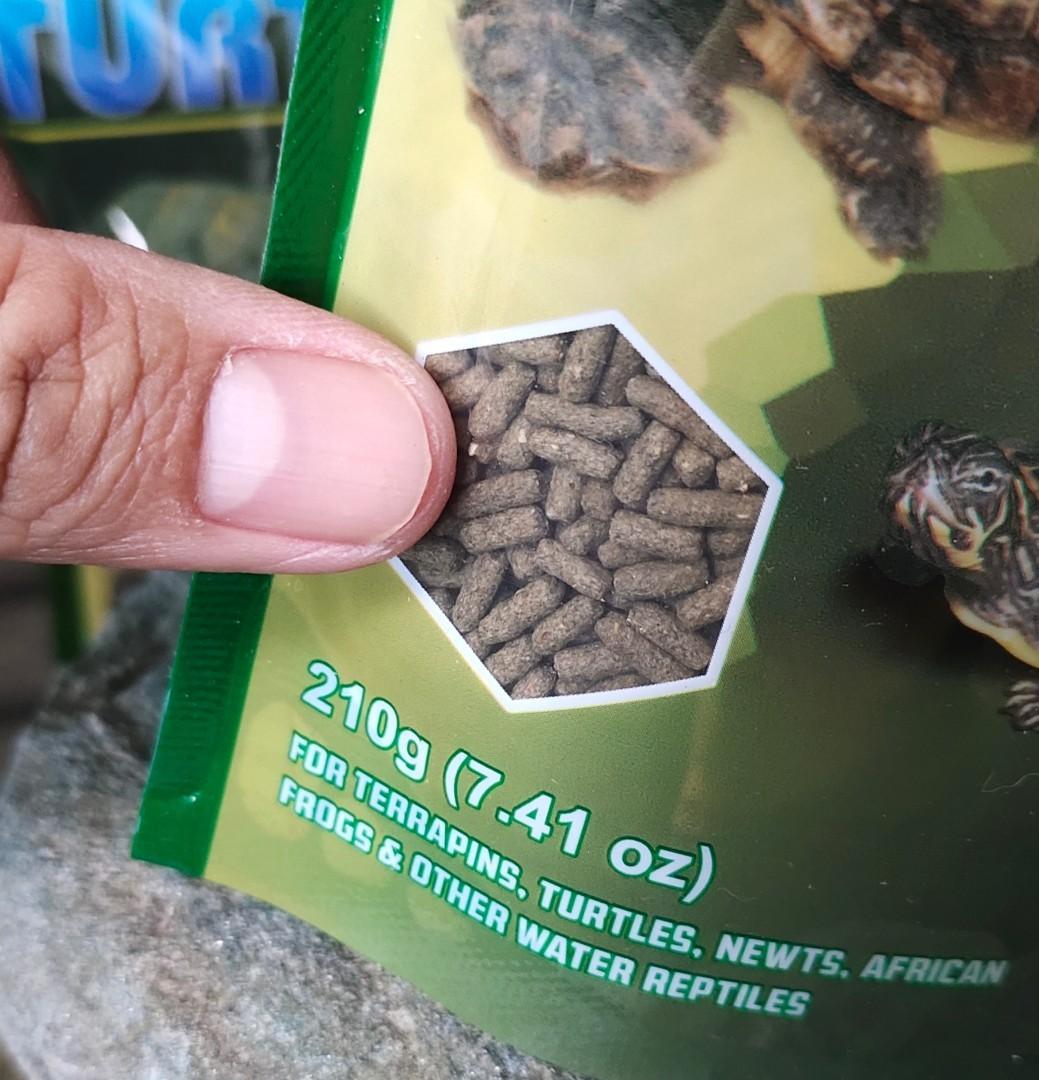 Saki Hikari Turtle Floating Pellet Food Sticks, Pet Supplies, Pet Food ...