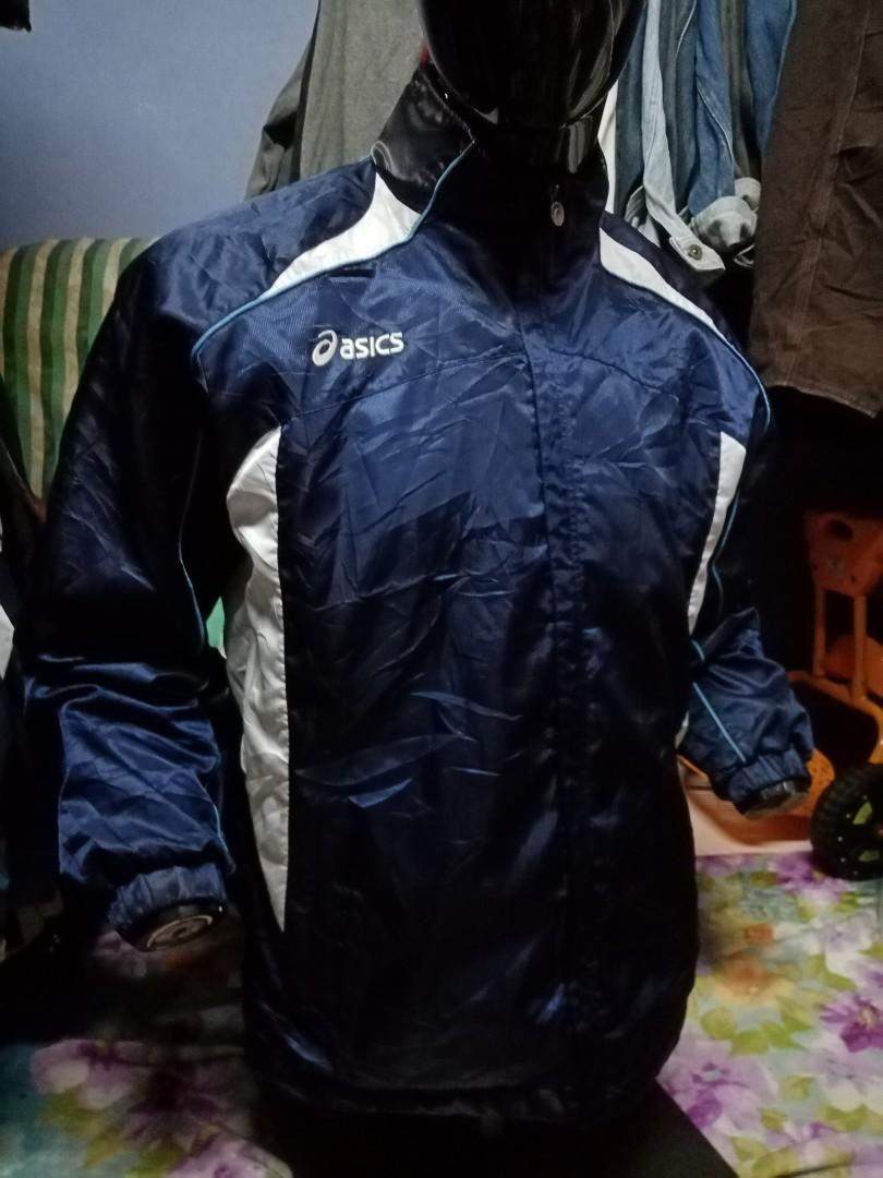 Asics Windbreaker, Men's Fashion, Activewear on Carousell