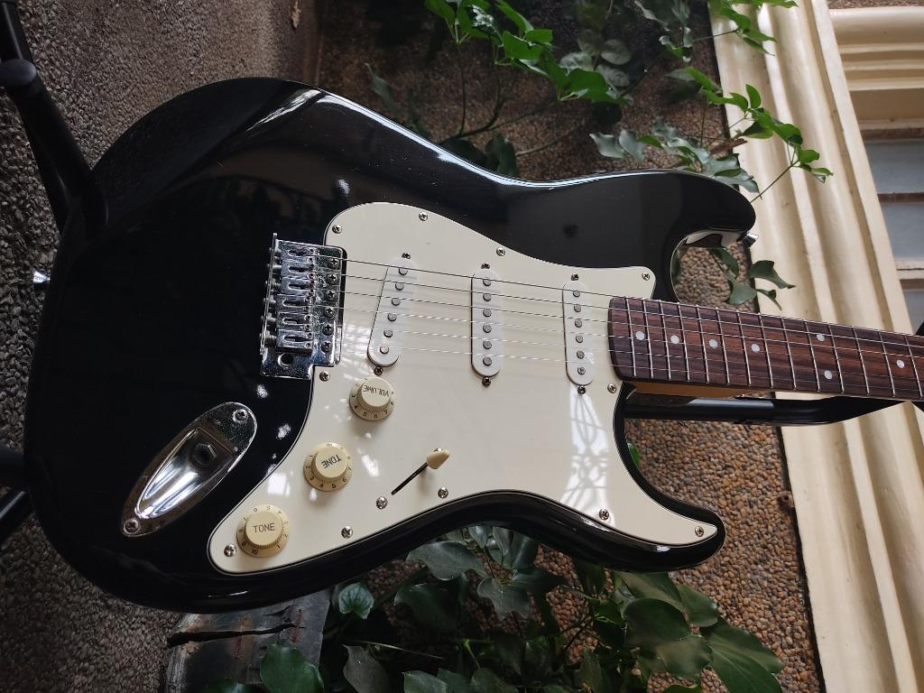Fender Squier SE Stratocaster (Upgraded), Hobbies & Toys, Music & Media ...