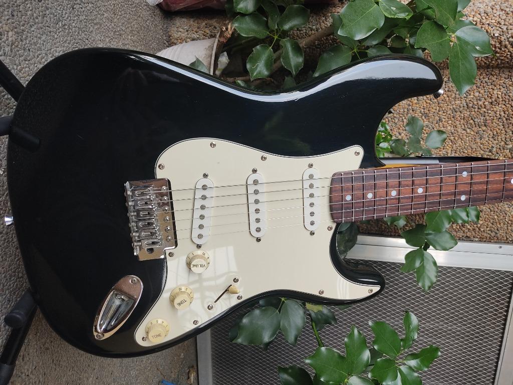 Fender Squier SE Stratocaster (Upgraded), Hobbies & Toys, Music & Media ...