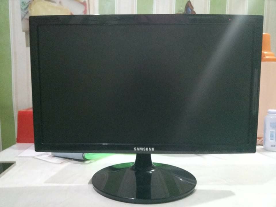 SAMSUNG LED 19 INCH WIDE SCREEN MONITOR, Computers & Tech, Parts ...