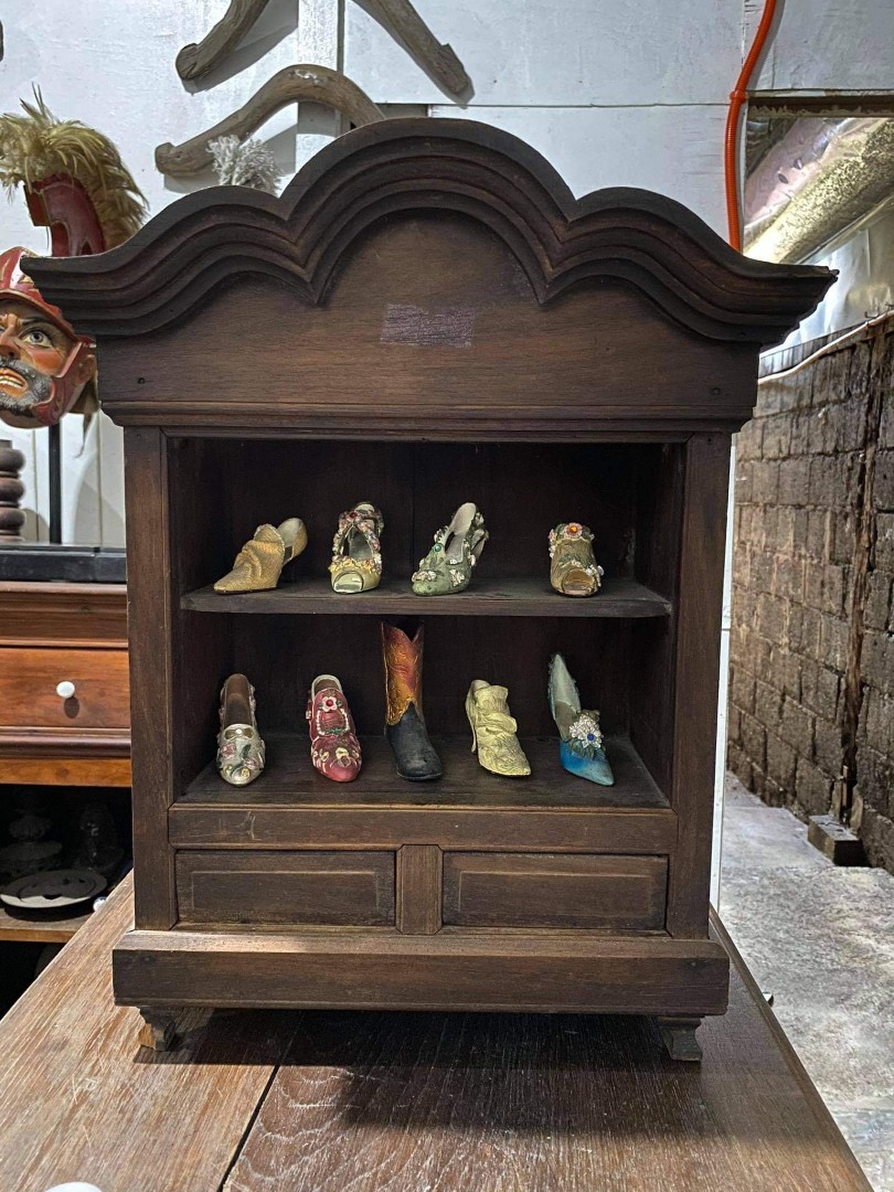 Vintage Tabletop Display Cabinet| Rack, Hobbies & Toys, Memorabilia ...