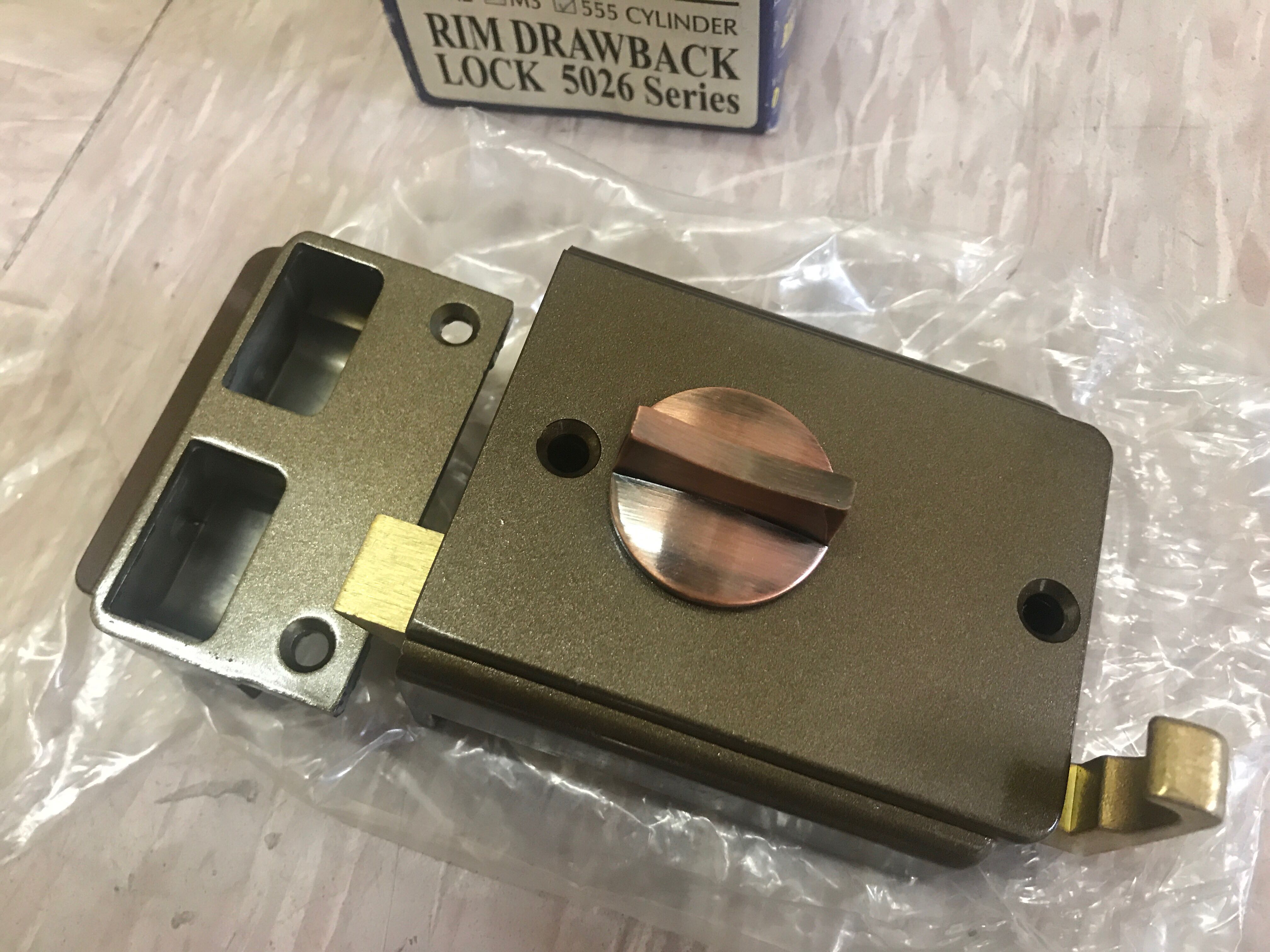 Wren Bird Lock 木門鎖, 傢俬＆家居, 其他, 家居改善及收納用品 - Carousell