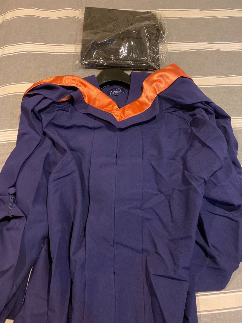 NUS graduation gown Small size - school of computing (female), Women's ...