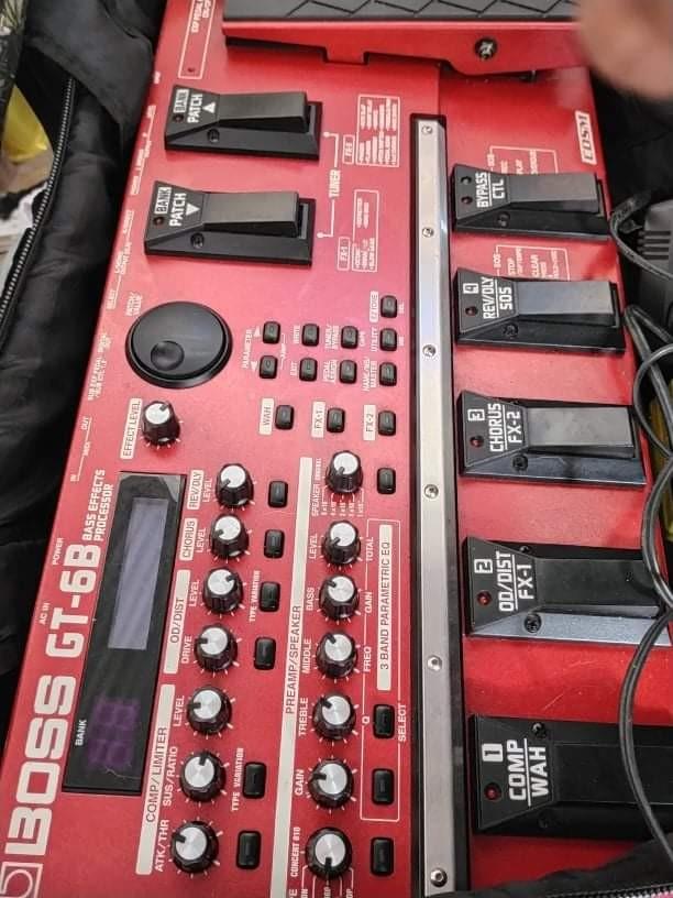 BOSS GT-6B Bass effects processor, Hobbies & Toys, Music & Media, CDs ...