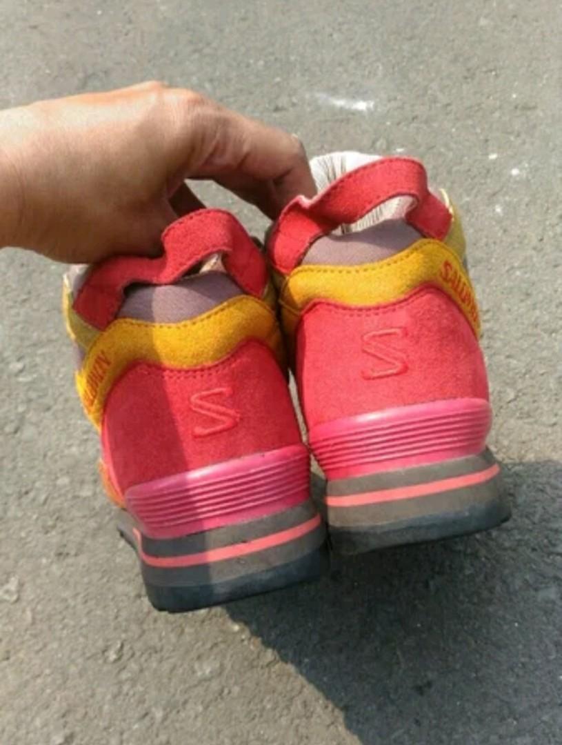 Salomon sepatu outdoor, Fesyen Wanita, Sepatu di Carousell