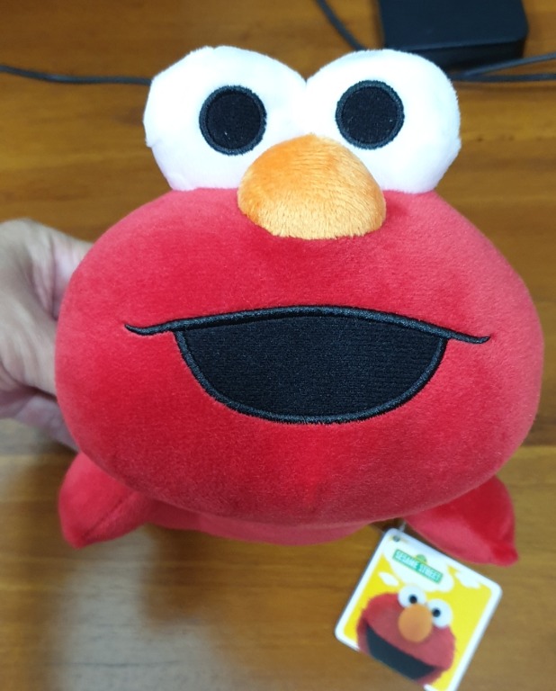 Elmo Plushie, Hobbies & Toys, Toys & Games on Carousell