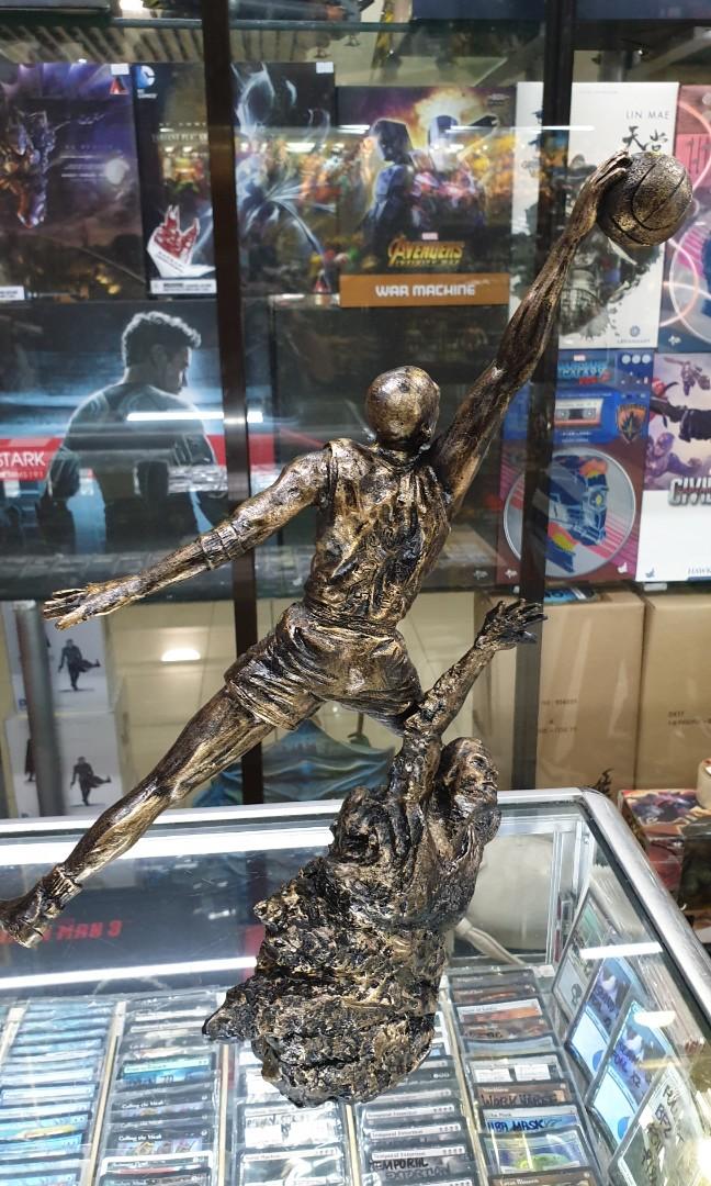 Michael Jordan 1/6 Scale United Center Statue, Hobbies & Toys, Toys ...