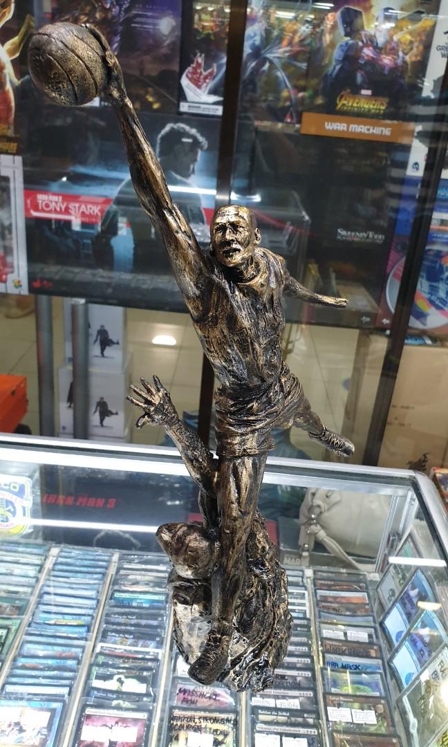 Michael Jordan 1/6 Scale United Center Statue, Hobbies & Toys, Toys ...