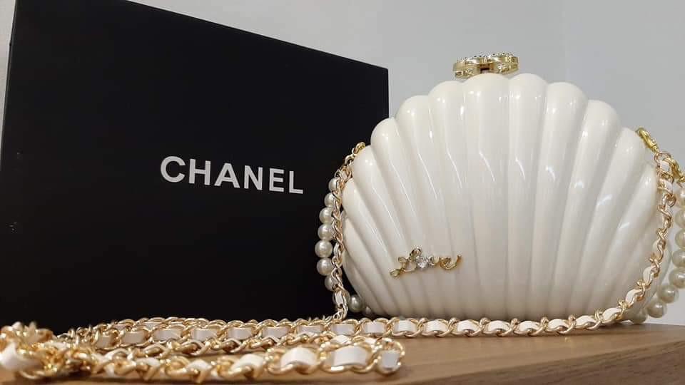 on hand chanel shell clam clutch sling bag with box, Women's Fashion ...