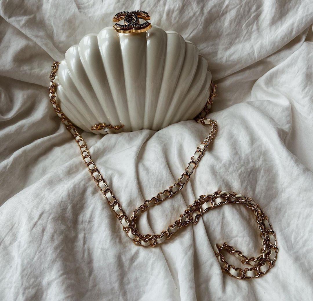 on hand chanel shell clam clutch sling bag with box, Women's Fashion ...