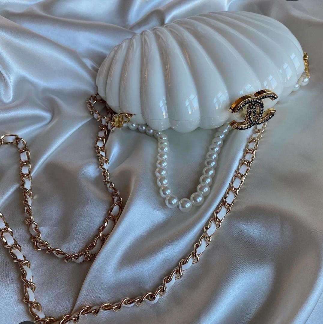 on hand chanel shell clam clutch sling bag with box, Women's Fashion ...