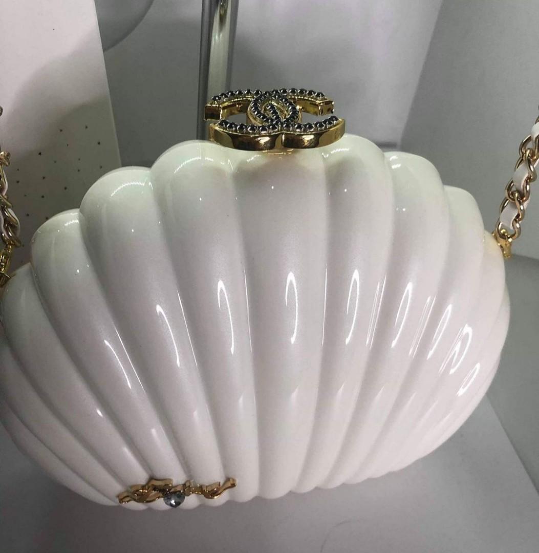 on hand chanel shell clam clutch sling bag with box, Women's Fashion ...