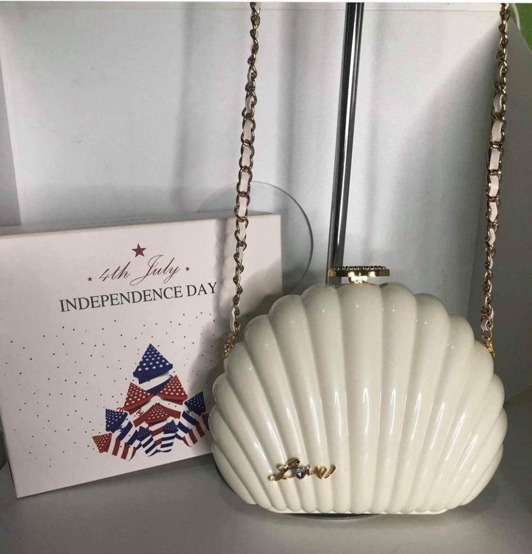 on hand chanel shell clam clutch sling bag with box, Women's Fashion ...