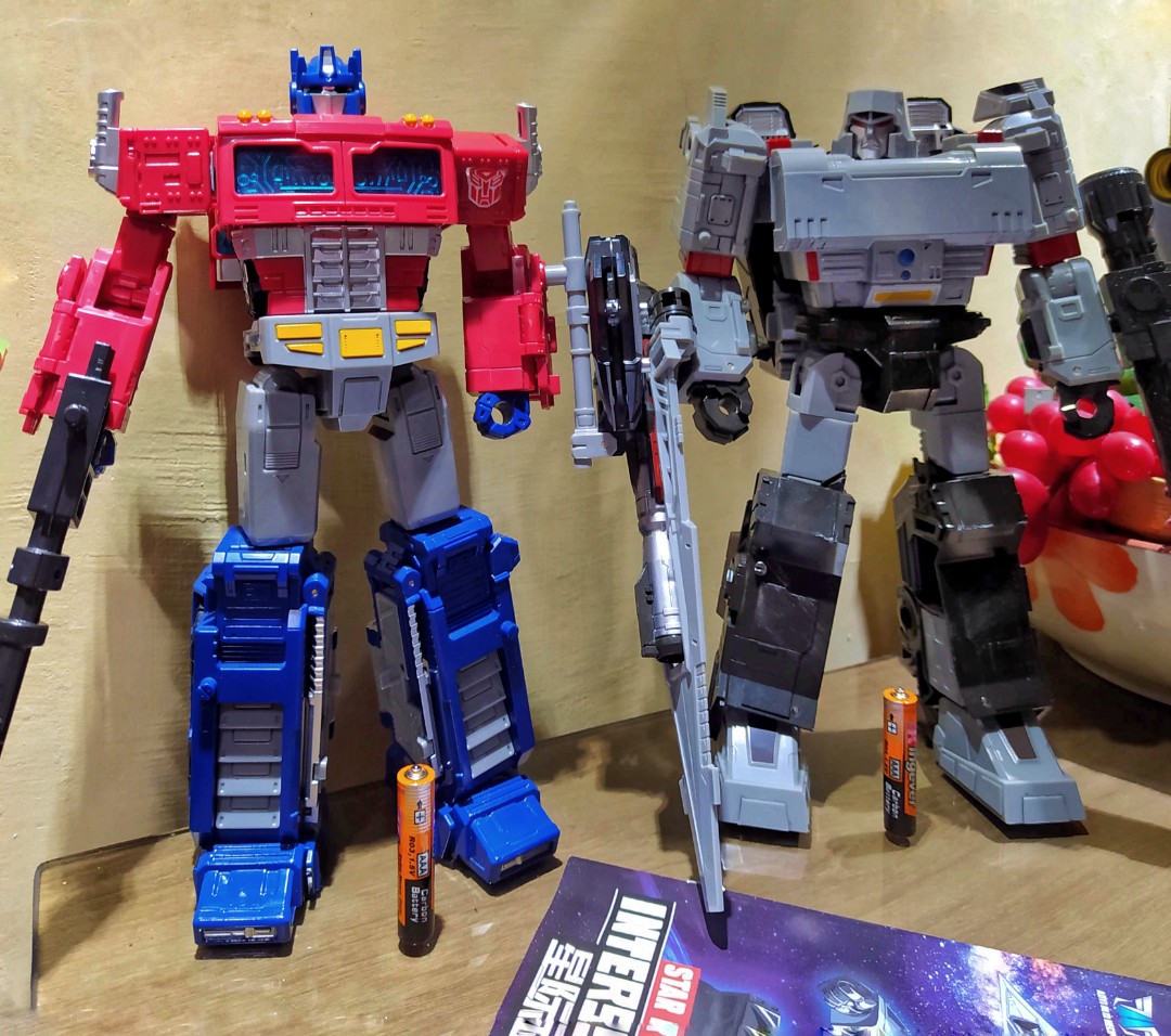 Transformers siege oversize Set optimus megatron, Hobbies & Toys, Toys ...