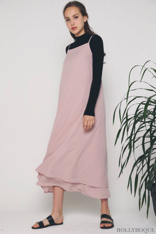 HOLLYHOQUE SORCHA TIERED MAXI DRESS, Women's Fashion, Dresses & Sets ...