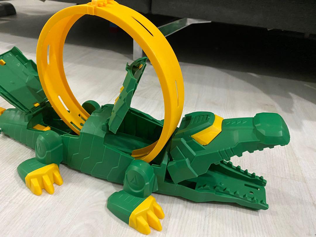 Catapult track racing car toy, Hobbies & Toys, Toys & Games on Carousell