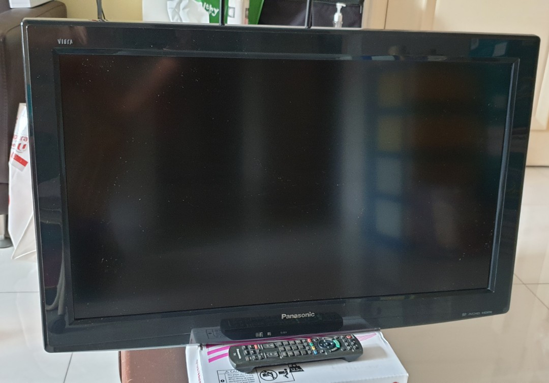 Panasonic LCD TV 32", TV & Home Appliances, TV & Entertainment, TV on ...