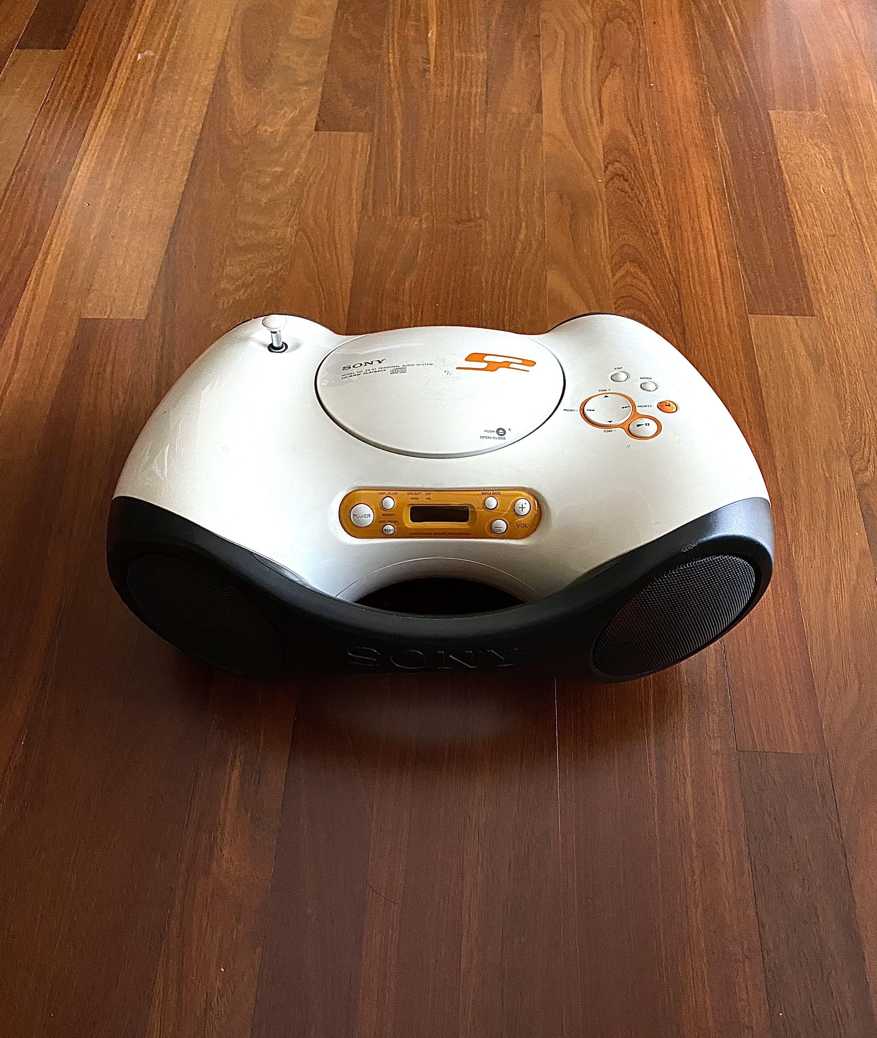 SONY Sports Retro-Futuristic Splash-Proof Portable Boombox CD Radio Am ...