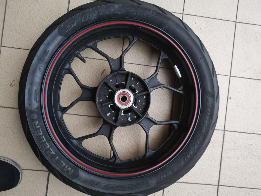 Yamaha r25 stock rims black 150/60/17 & 110/60/17, Auto Accessories on ...