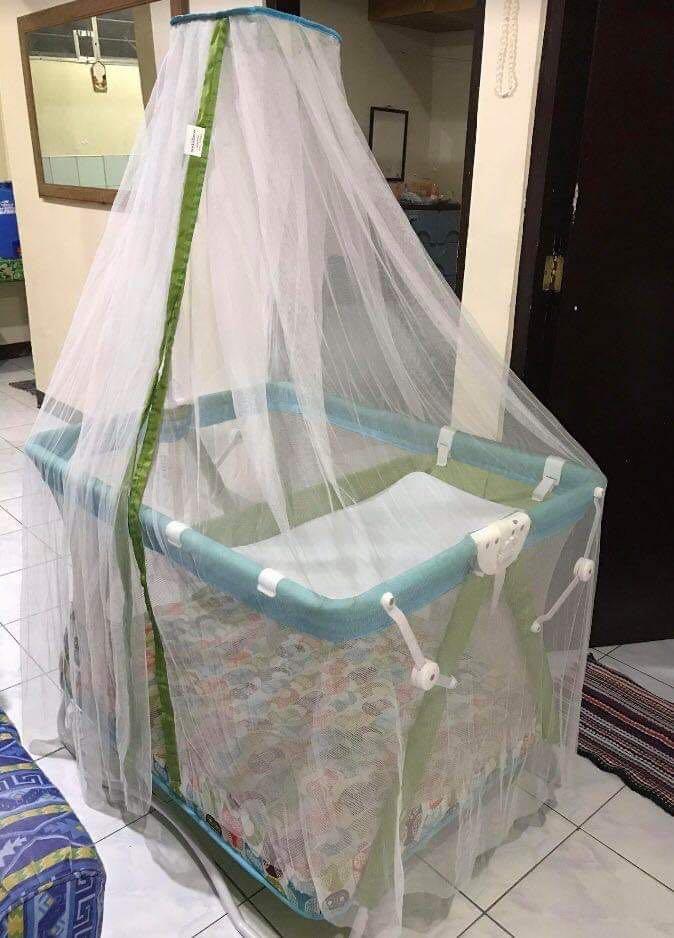 GIANT CARRIER CRIB, Babies & Kids, Baby Nursery & Kids Furniture, Cots ...