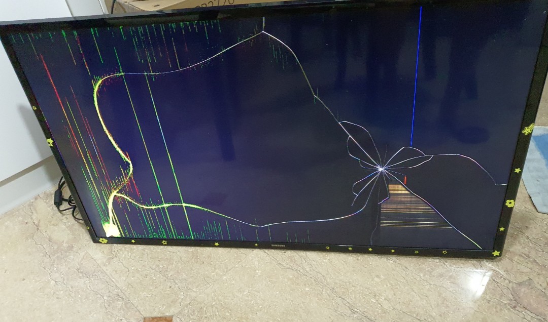 Samsung 40 inch Smart TV (cracked screen), TV & Home Appliances, TV ...