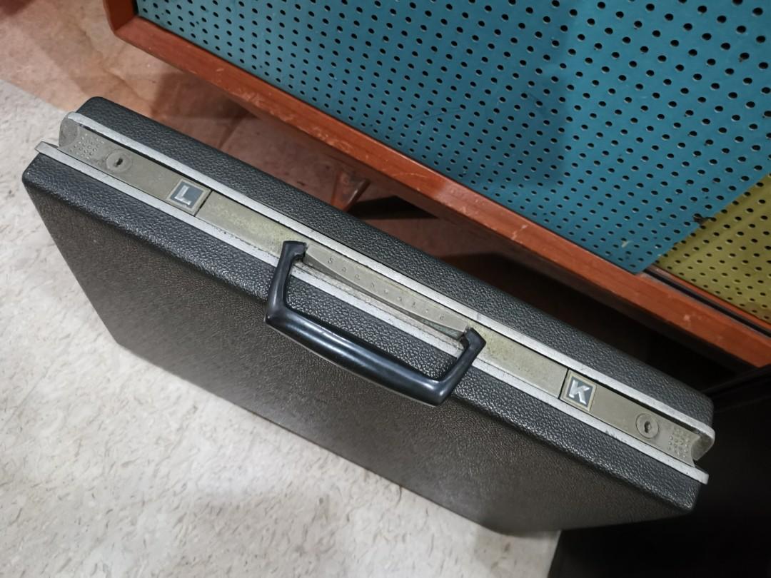 Samsonite briefcase, Hobbies & Toys, Memorabilia & Collectibles ...