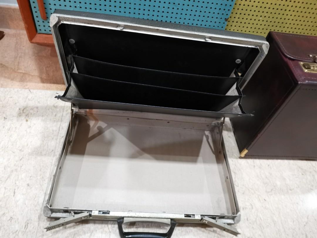 Samsonite briefcase, Hobbies & Toys, Memorabilia & Collectibles ...